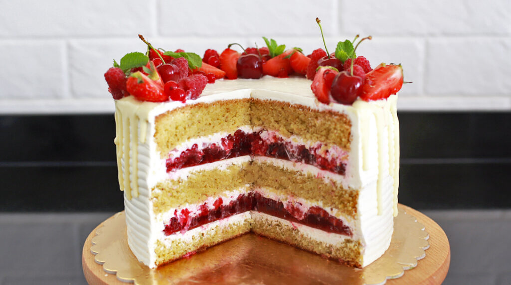 Tort pistacjowy z owocami — Orchideli Przepisy